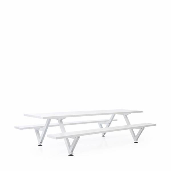 Outdoor Tables Archives - Steelcase