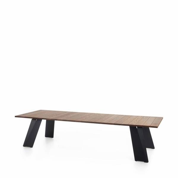Outdoor Tables Archives - Steelcase