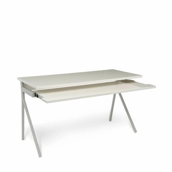 Office Desk Solutions & Classroom Desks | Steelcase