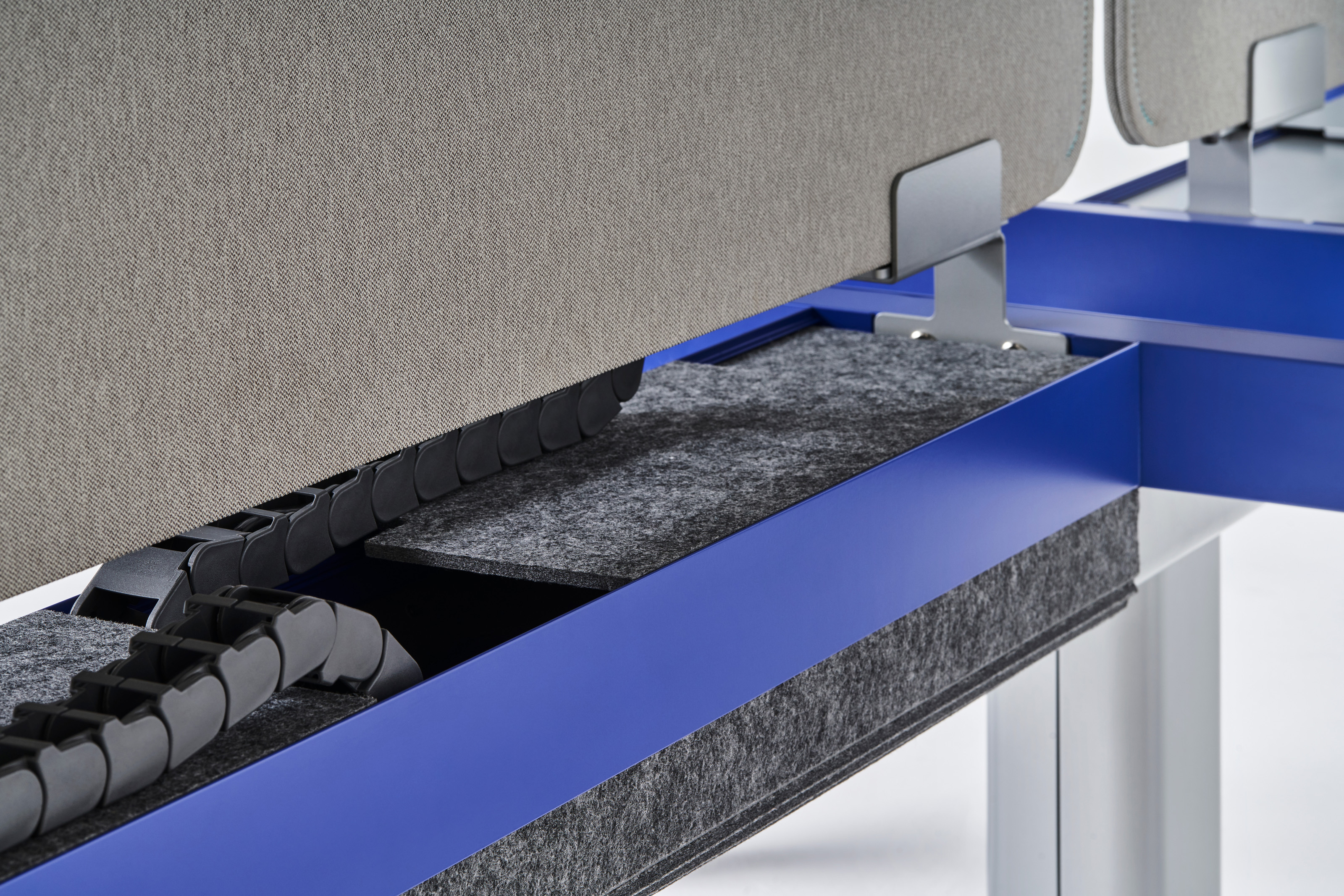 Migration SE Pro Electric Height-Adjustable Standing Desk - Steelcase