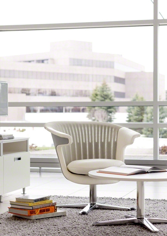 i2i Office Swivel Lounge Chair with Tablet Arm | Steelcase