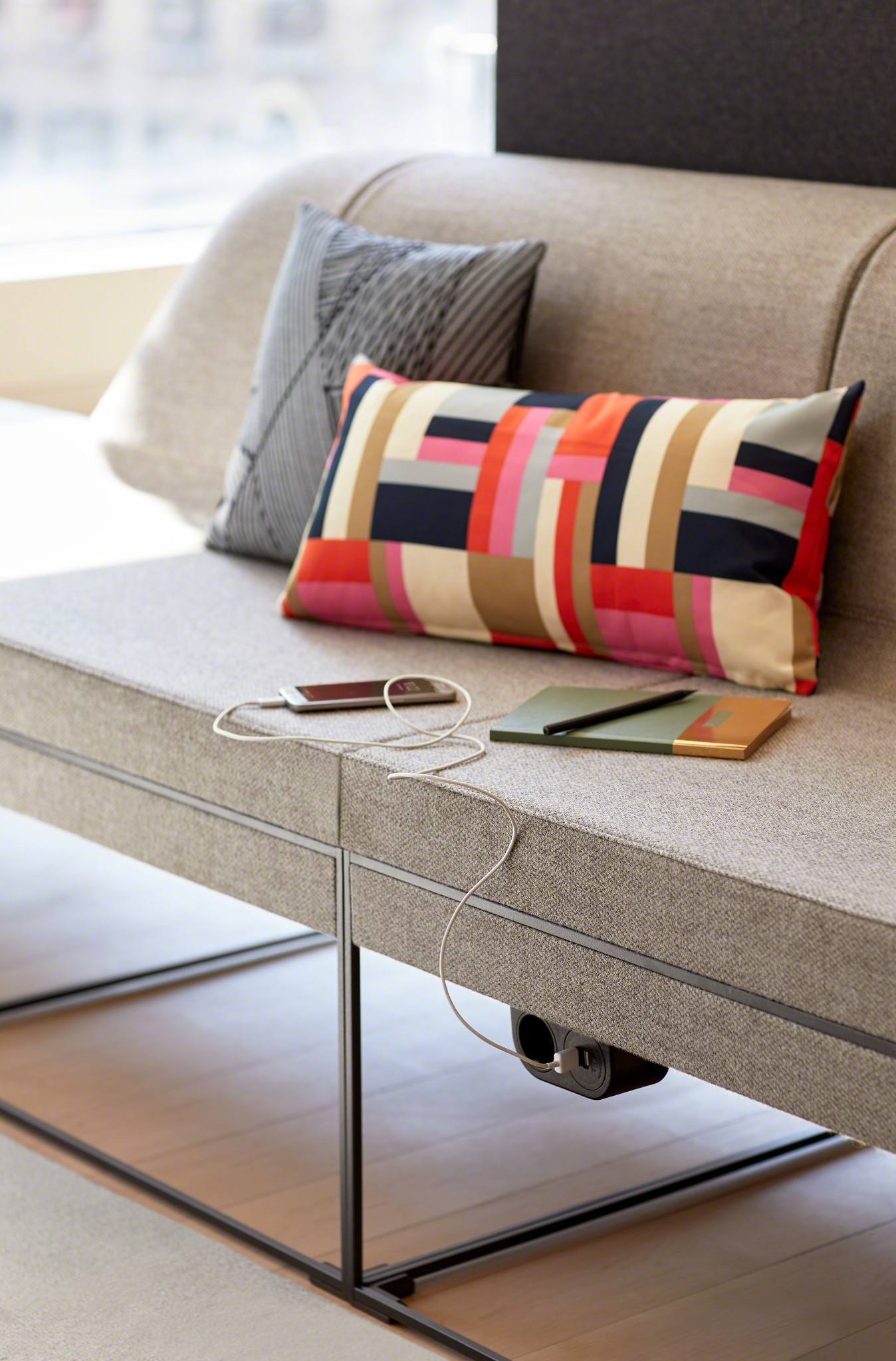 Umami Corner Lounge Seating for Modern Office | Steelcase