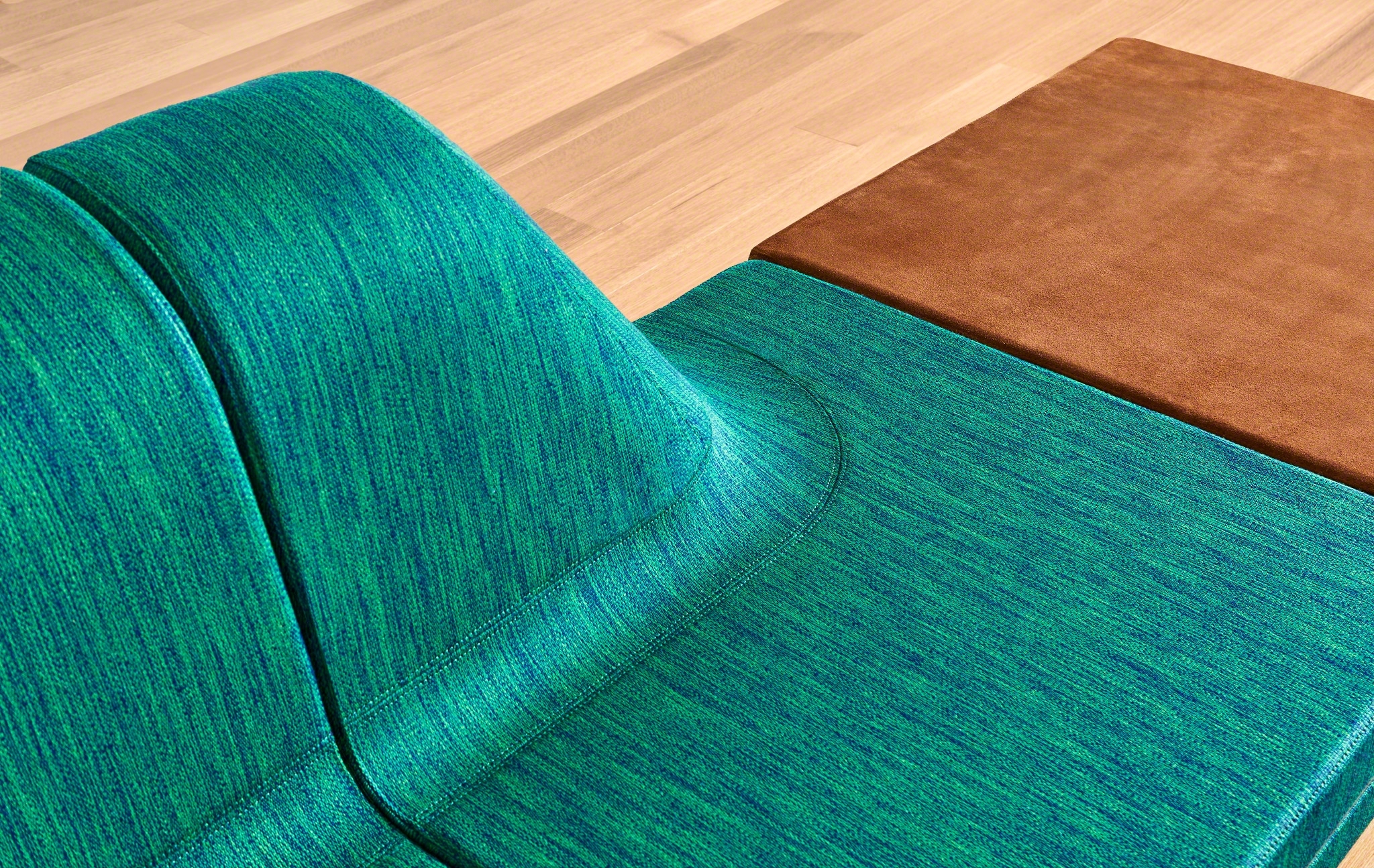Umami Corner Lounge Seating for Modern Office | Steelcase