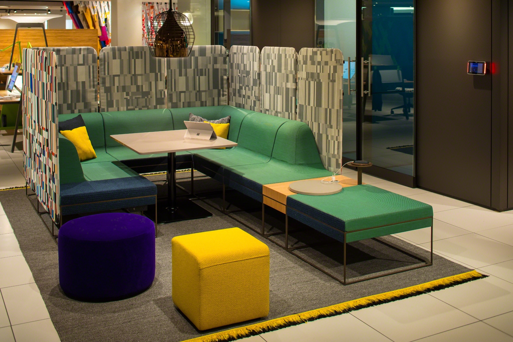 Umami Corner Lounge Seating for Modern Office | Steelcase