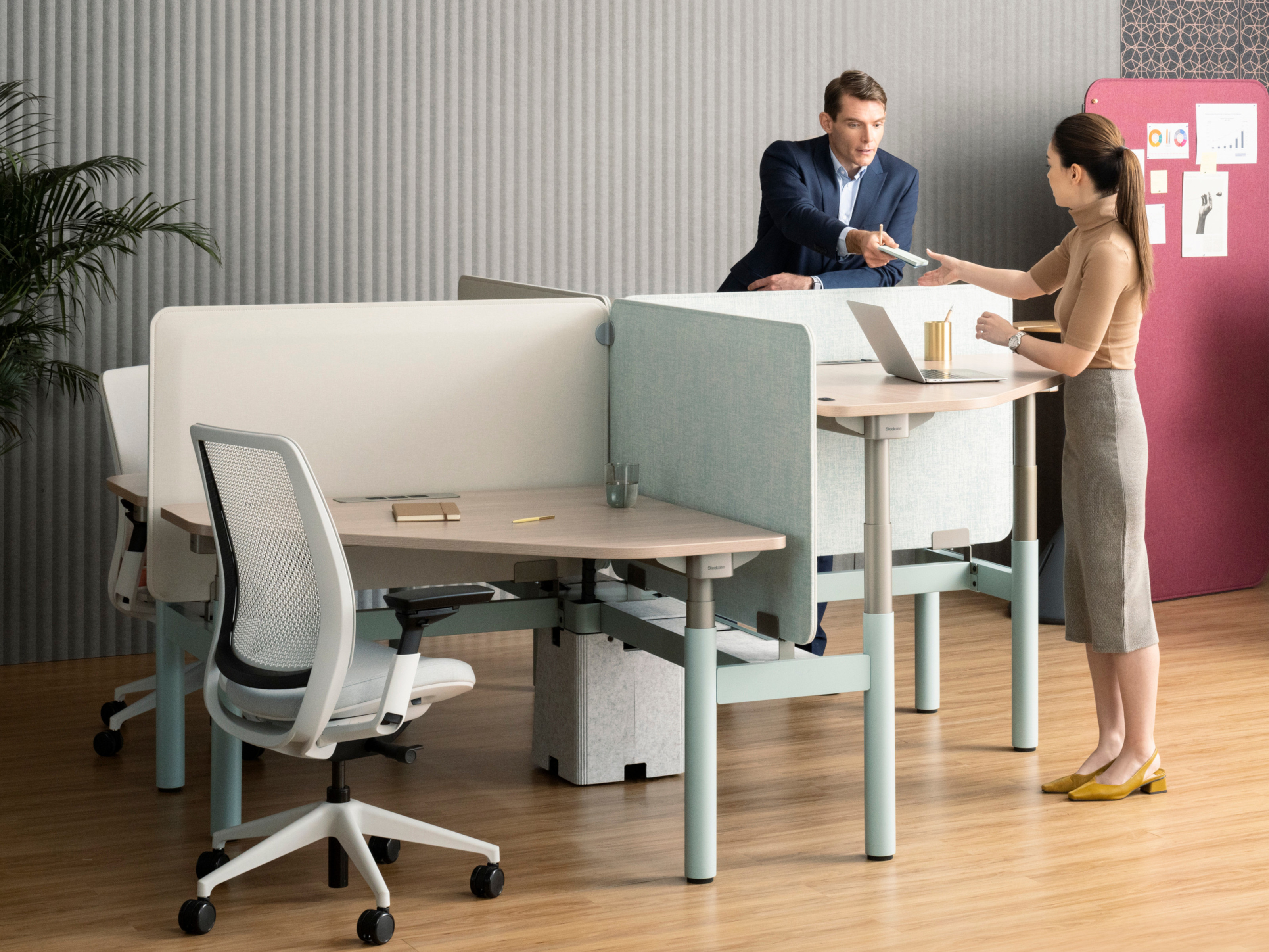 Migration SE Pro Electric Height-Adjustable Standing Desk - Steelcase